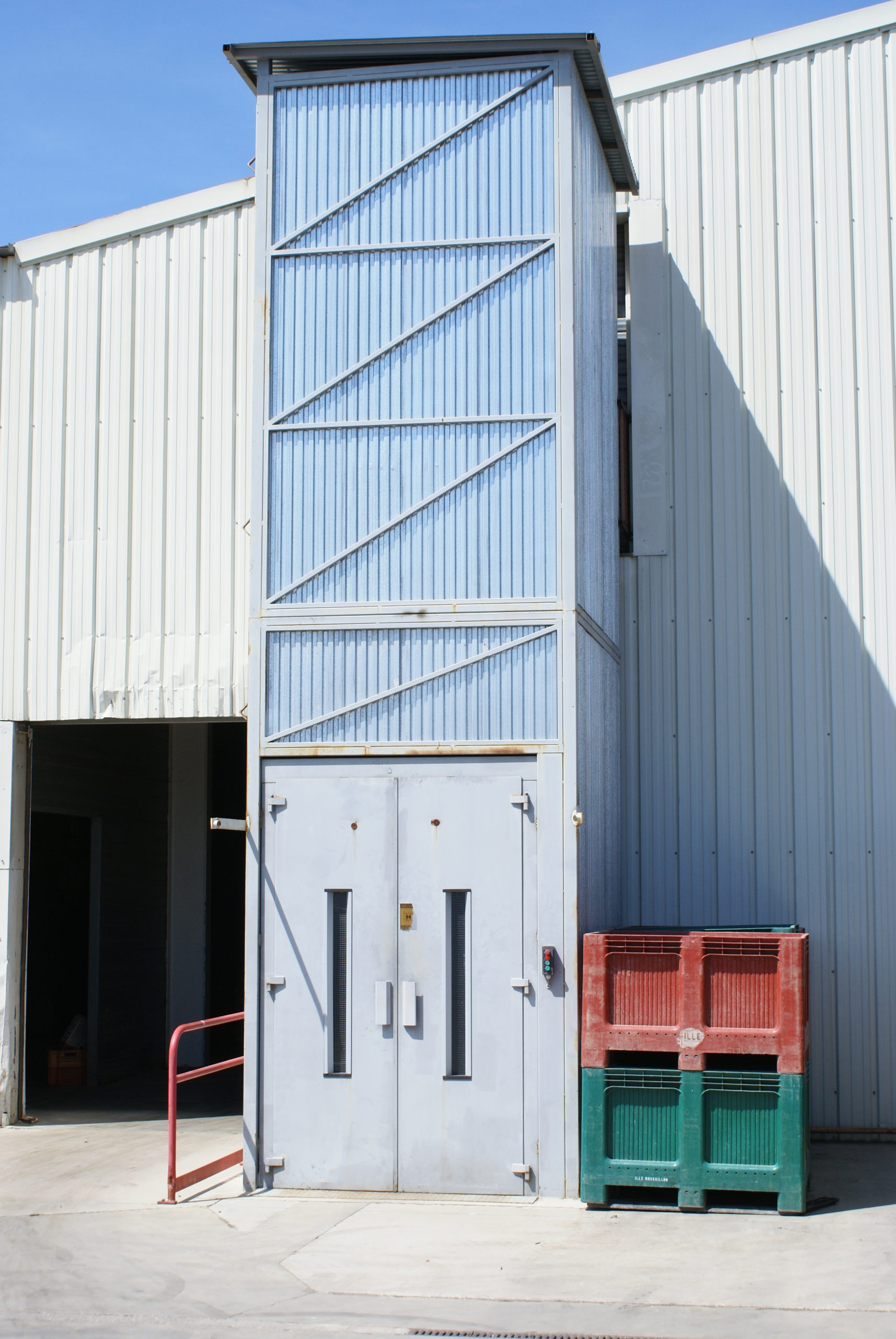 MONTE CHARGE - EIE FRANCE