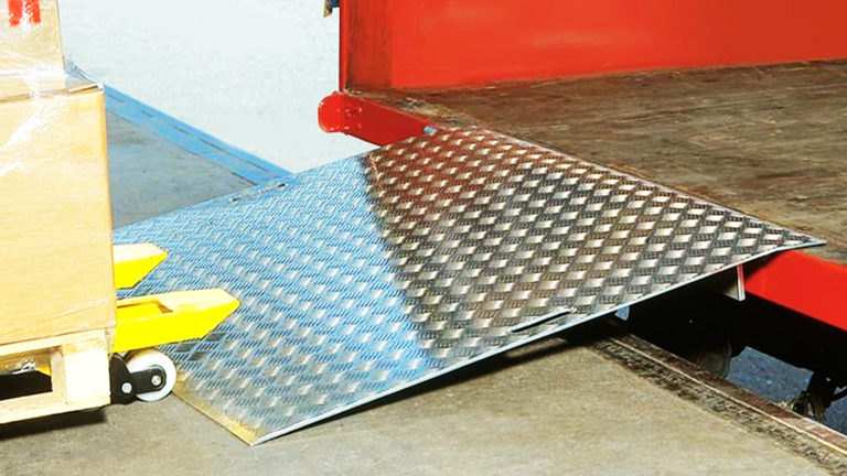 Équipements de quai: découvrez nos solutions ! - EIE FRANCE