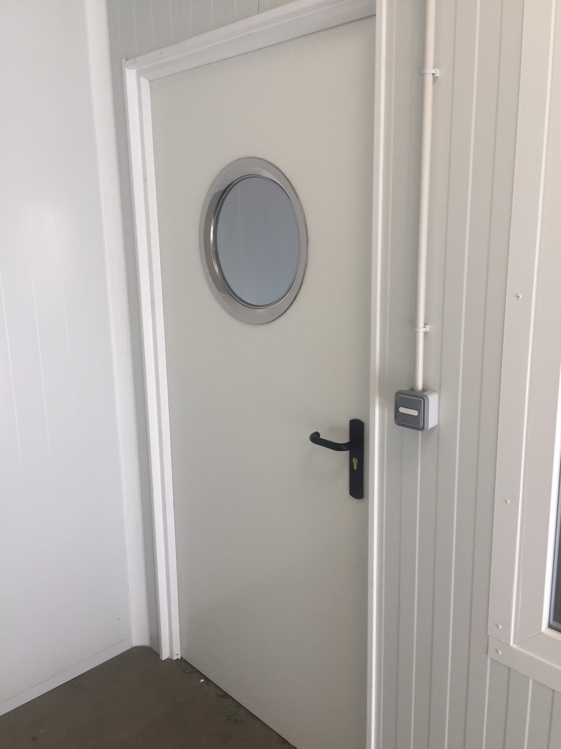 PORTE DE SERVICE - EIE FRANCE